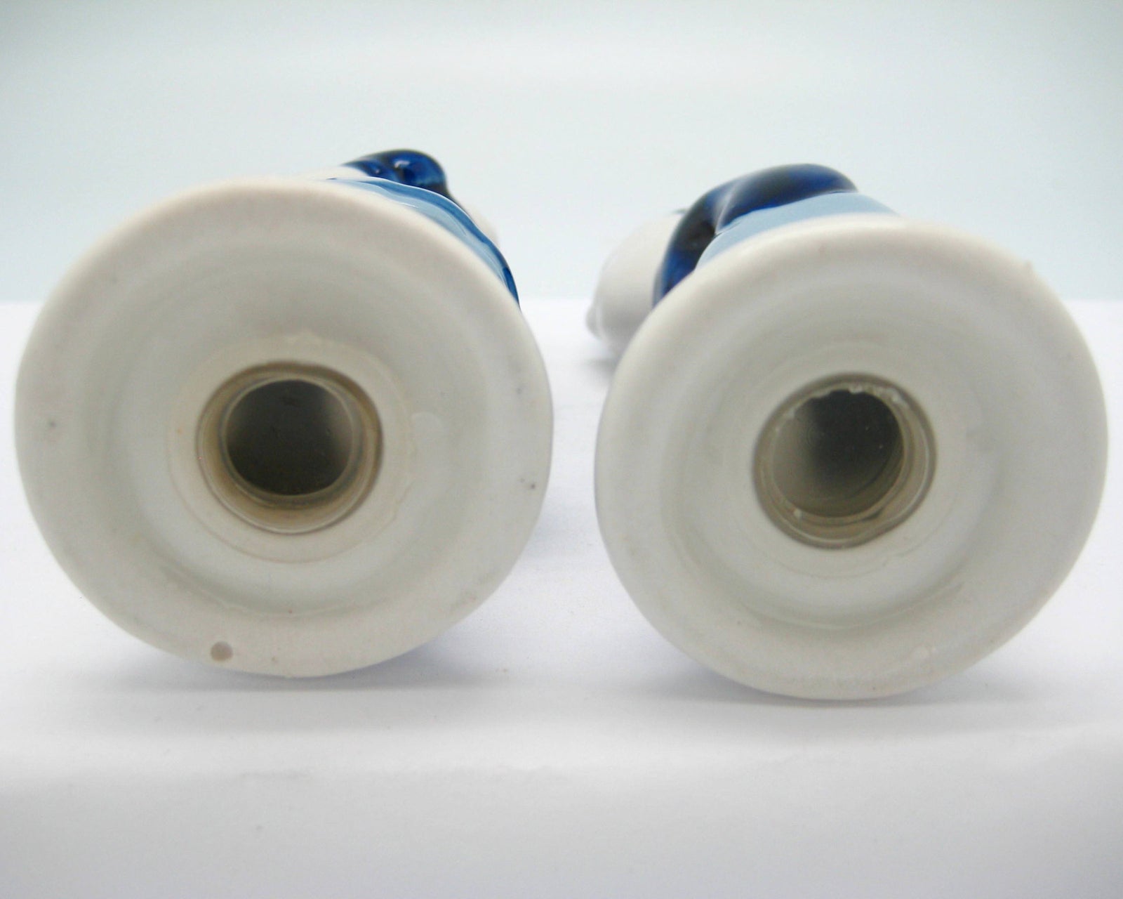 Salt and Pepper Sets: Delft Blue Kiss